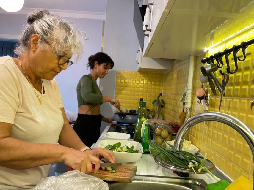 Istanbul: Vegan/Vegetarian Cooking Class with Locals at Home - Why Travelers Will Enjoy This
