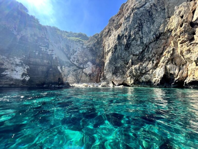 Jávea: Cala Portixol Kayak Tour with Snorkel & Cliff Jumping - Cala El Pom: A Snorkeler’s Dream