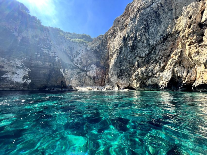Jávea: Cala Portixol Kayak Tour with Snorkel & Cliff Jumping - Cala El Pom: A Snorkeler’s Dream