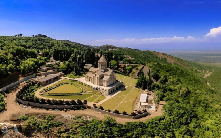 Kakheti: Sighnaghi, St. Nino Basilica, and Bread Making Tour - Discovering Sighnaghi: The City of Love