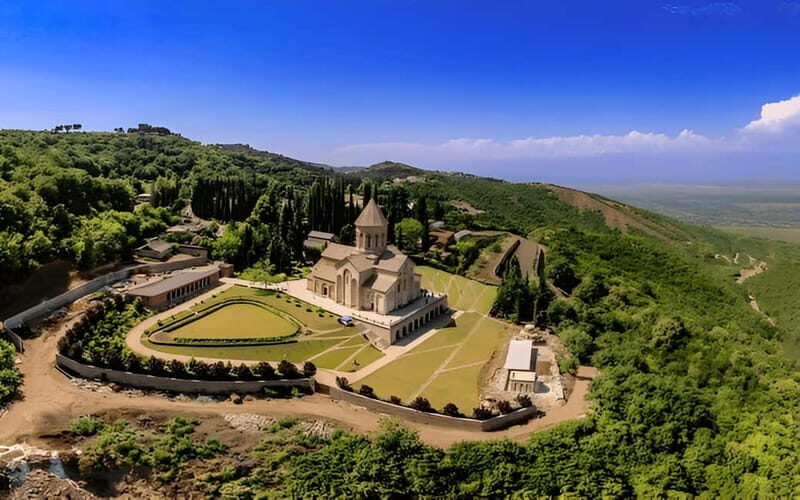 Kakheti: Sighnaghi, St. Nino Basilica, and Bread Making Tour - Discovering Sighnaghi: The City of Love