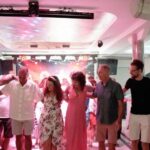 Kamari: Greek Show, Buffet Dinner, and Drinks at Dimitris - Authentic Greek Culture with a Friendly Touch
