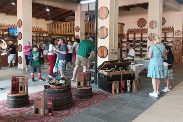 Kefalonia: Highlights Tour with Taste of Local Delights - What the Tour Includes and Excludes