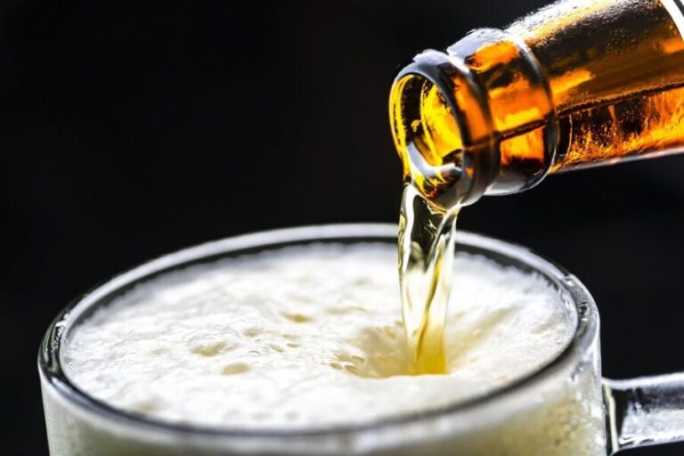 Krakow: Craft Beer Tasting City Walking Tour - Itinerary Breakdown: What to Expect