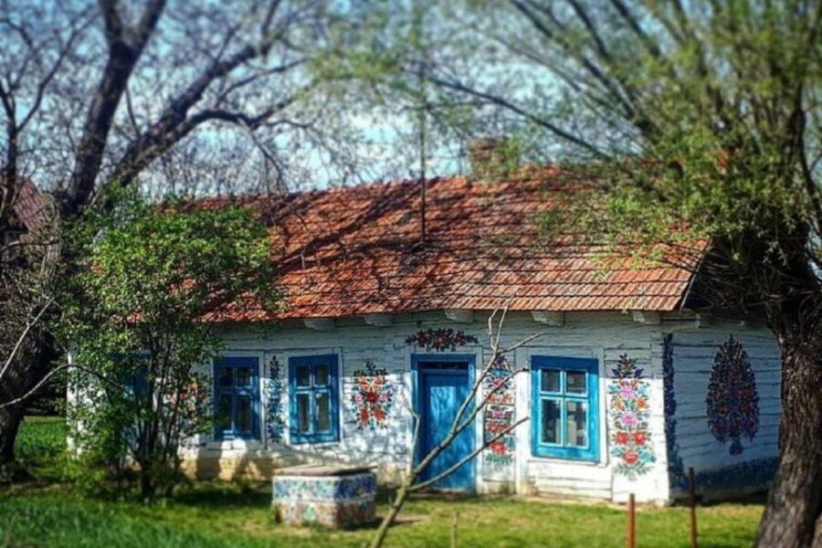 Krakow: Guided Day Tour of Zalipie Village & Museum Entry - Exploring Zalipie: What to Expect from the Itinerary