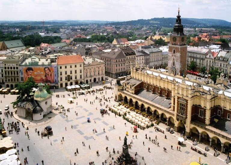 Krakow: Highlights of Old & New Town Private Walking Tour - Going Beyond the Old Town – Embracing Krakow’s Recent History