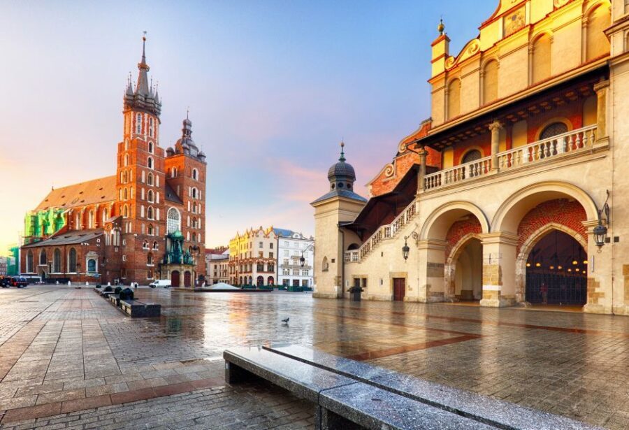 Krakow Old Town and Cloth Hall Private Guided Tour - A Detailed Look at the Tour Experience