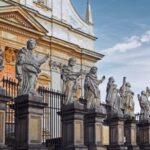Krakow: Old Town Audio-Guided Walking Tour with Headset - Detailed Breakdown of the Itinerary