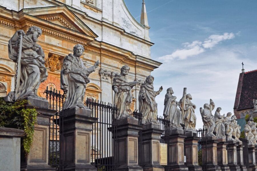 Krakow: Old Town Audio-Guided Walking Tour with Headset - Detailed Breakdown of the Itinerary