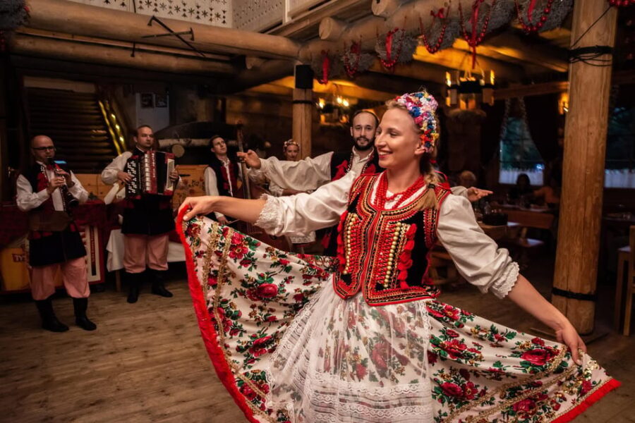 Krakow: Polish Folk Night with Dinner and Unlimited Drinks - The Good and the Not-So-Good