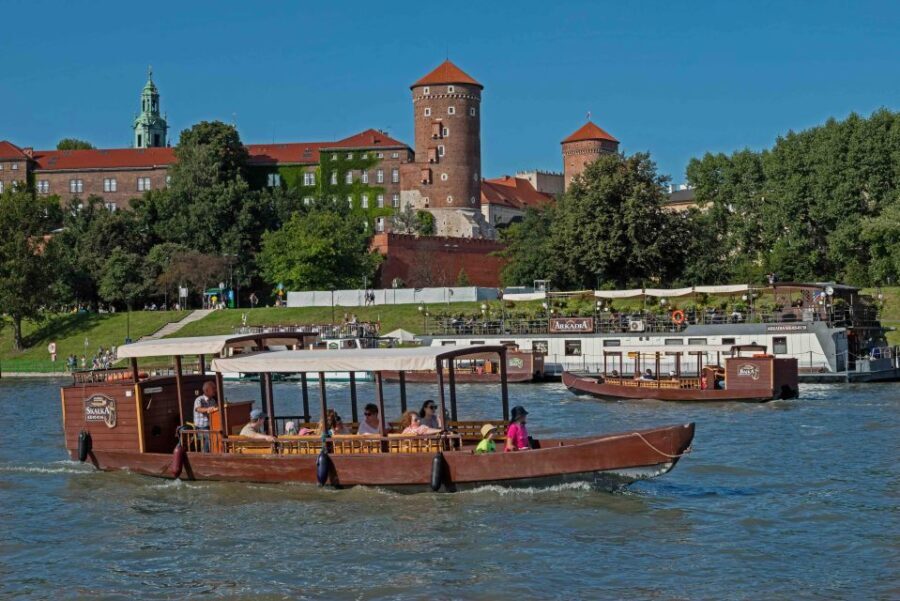 Krakow: Private Traditional Gondola Cruise - How Does it Compare to Other Experiences?