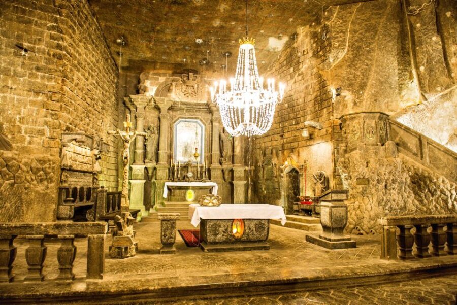 Krakow: Schindler's Factory, Jewish Ghetto & Salt Mine Tour - Exploring Schindler’s Factory and the Jewish Ghetto