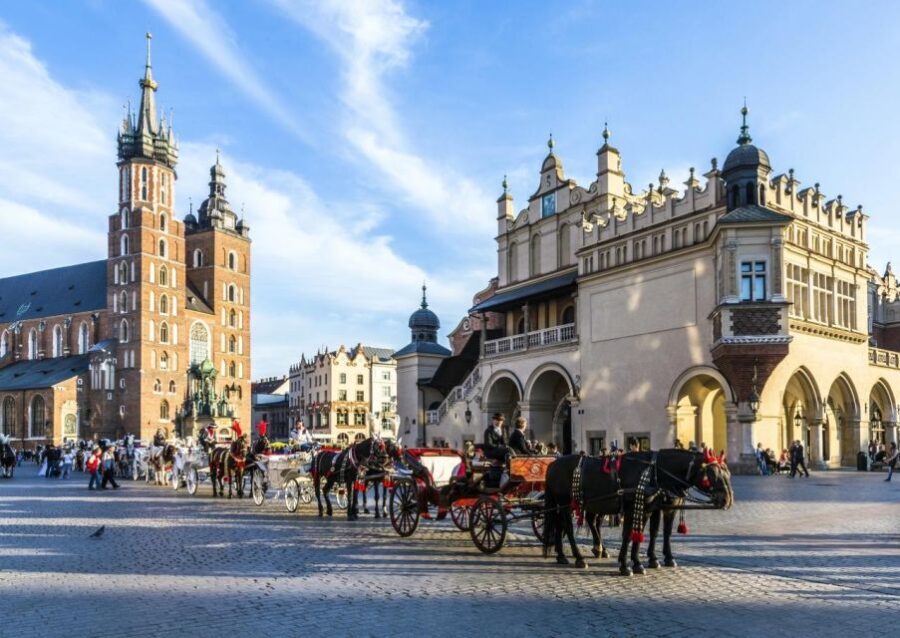 Krakow: St. Mary's Basilica visiting with short guided walk - Why This Tour Offers Great Value