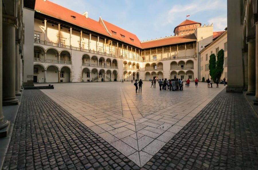 Krakow: Wawel Castle and Cathedral Guided Tour - Wawel Castle: Poland’s Royal Residence