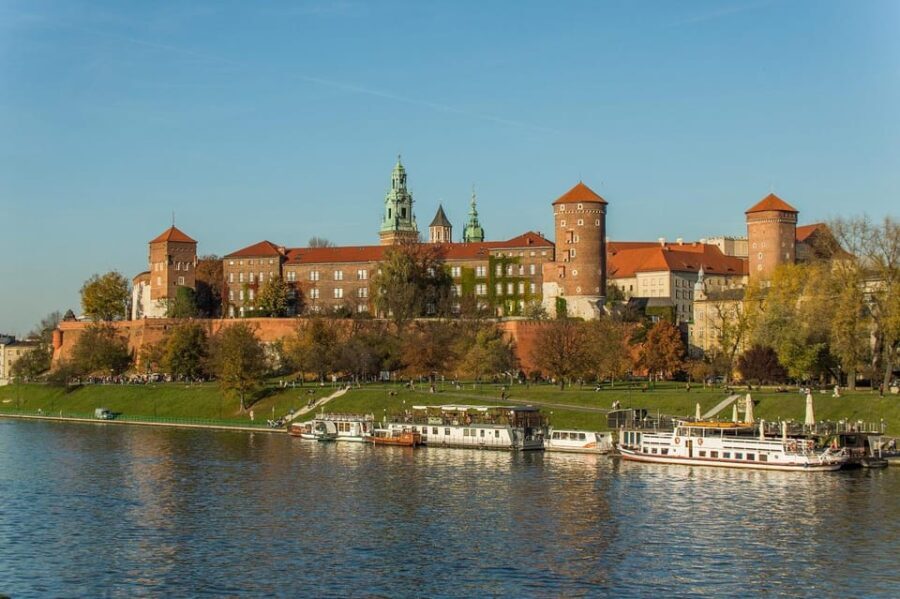 Krakow: Wawel Castle & Cathedral with Salt Mine Tour + Lunch - Tasting Poland: A Traditional Lunch Break