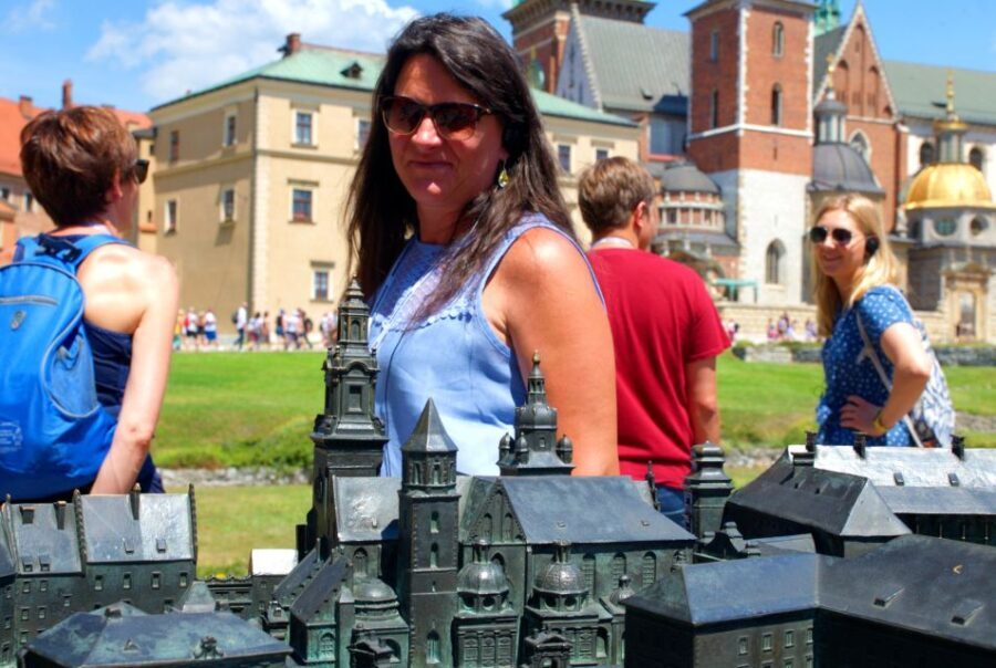 Krakow: Wawel Castle Guided Tour with Entry Tickets - The Rich Context of Wawel Castle