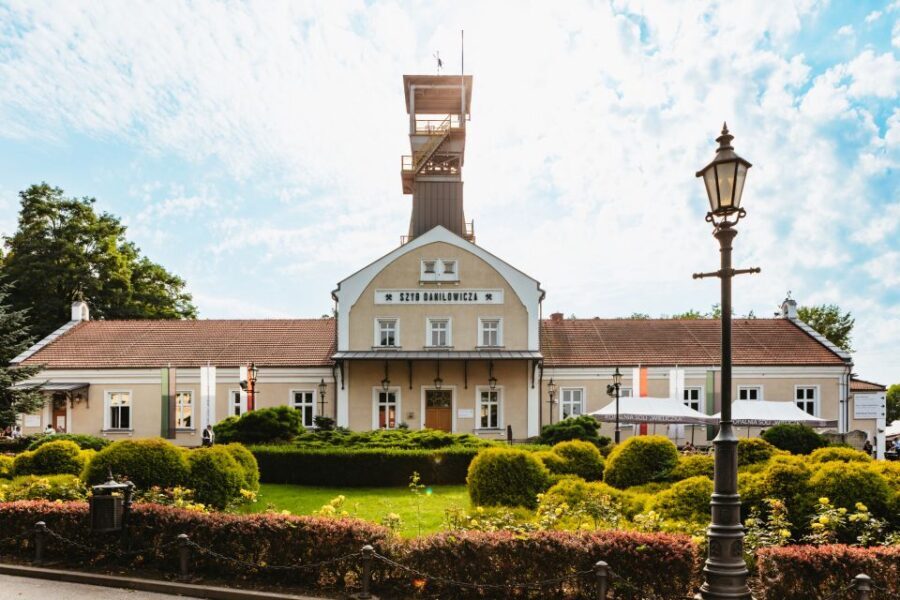 Krakow: Wieliczka Salt Mine Guided Tour with Transport - Analyzing the Price and Overall Value