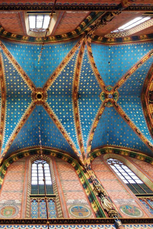 Krakow's Old Town Quick Review & St. Mary's Basilica Visit - A Well-Rounded, Stand-Alone Experience