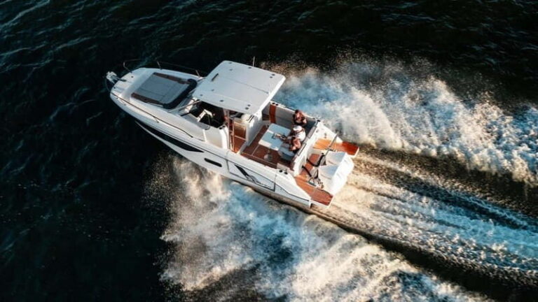 Krk: Rent a boat Beneteau Flyer 9 - The safety and handling experience