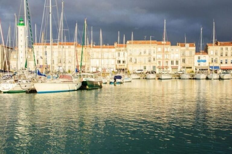 La Rochelle : Private Custom Walking Tour With a Local Guide - What to Expect on Your Tour of La Rochelle
