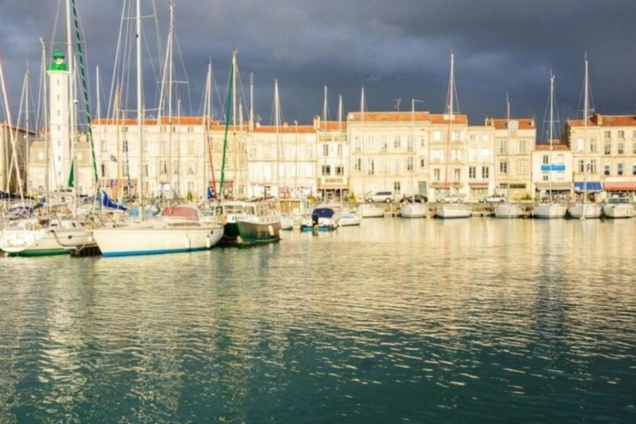 La Rochelle : Private Custom Walking Tour With a Local Guide - What to Expect on Your Tour of La Rochelle