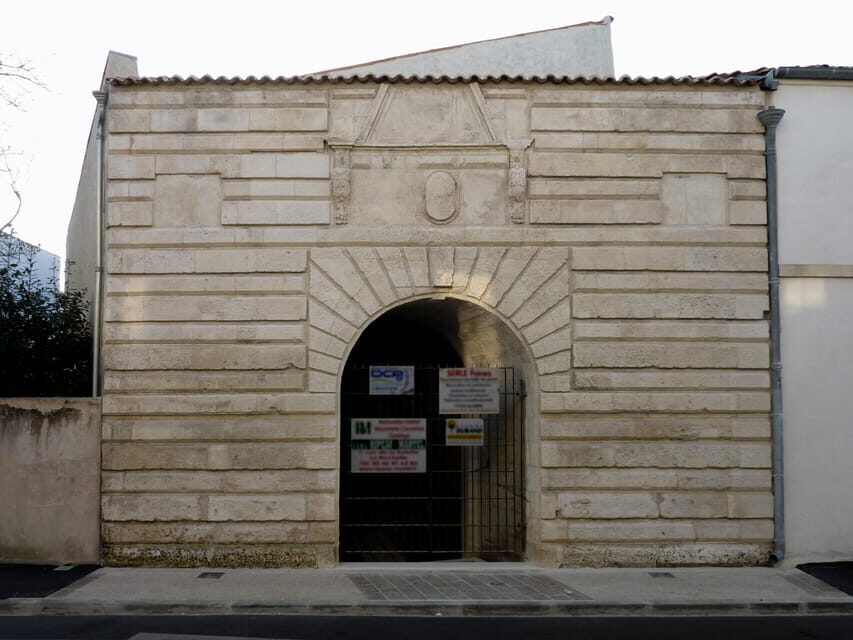 La Rochelle: Siege of La Rochelle Guided Walking Tour - The Itinerary in Detail