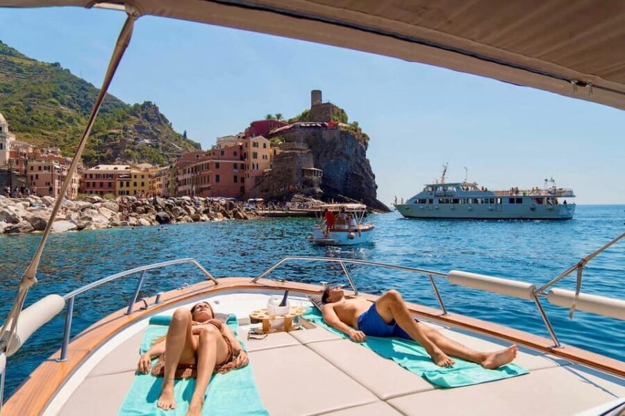 La Spezia: Cinque Terre Boat Tour with Snacks and Drinks - What to Expect on the Cinque Terre Boat Tour