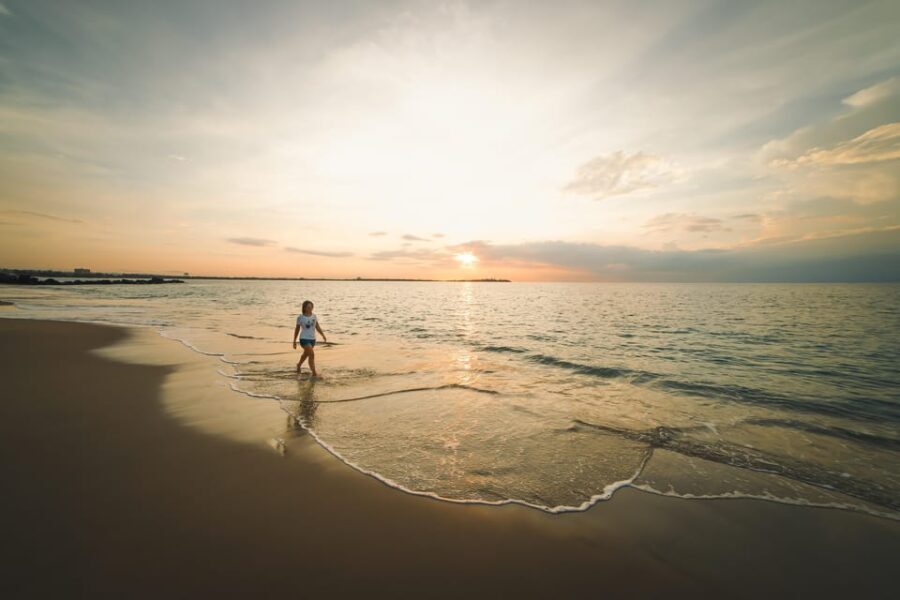 Lagos: Ladies' Beach Escape with Cocktails, Massage & Photos - Detailed Breakdown of the Itinerary