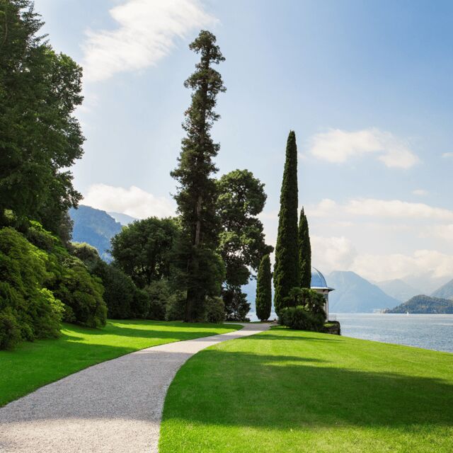 Lake Como: Villa Melzi Garden Entry Ticket with Ferries - Ferry Transportation: Travel in Style and Comfort