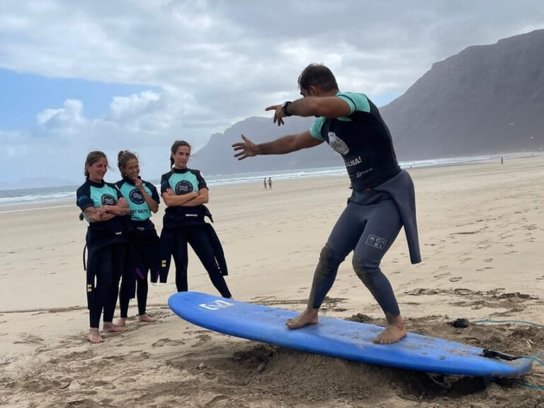 Lanzarote: dynamic surf lessons with friends or private lessons in Famara - The Value of the Experience