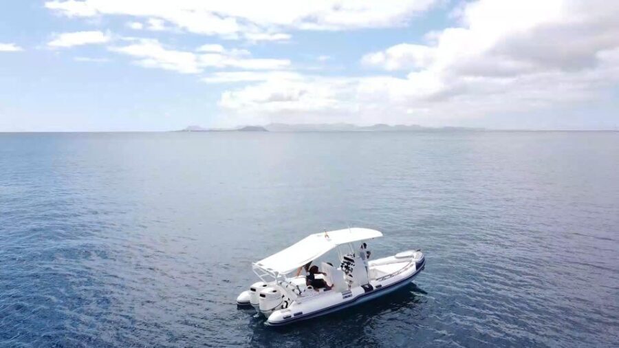 Lanzarote: Private boat Trip 2:30h - Setting Off on Your Lanzarote Speedboat Adventure