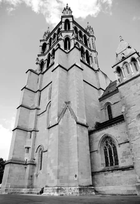 Lausanne: Walking Tour with Chocolate Tastings & Metro - The Walkthrough Breakdown