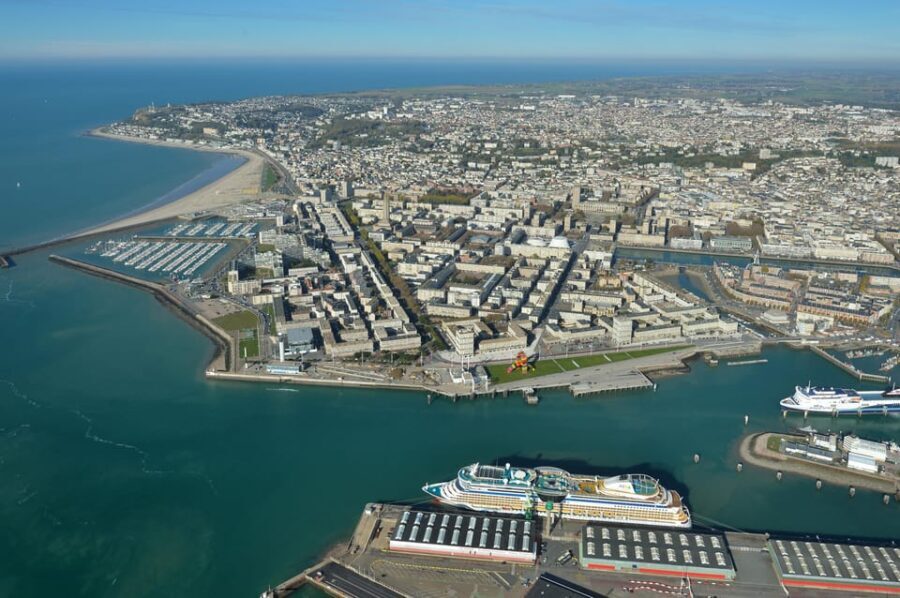 LE HAVRE: 20 minutes Helicopter Flying Lesson - Who Will Love This Experience?