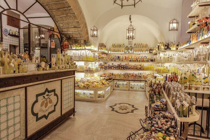 Learn how to make Amalfi limoncello - Practical Insights: What You Need to Know