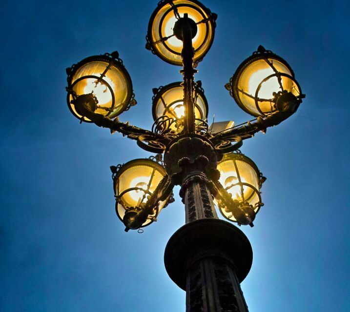 Licht an - der Tanz beginnt! Themen-Stadtführung - Authenticity and Atmosphere