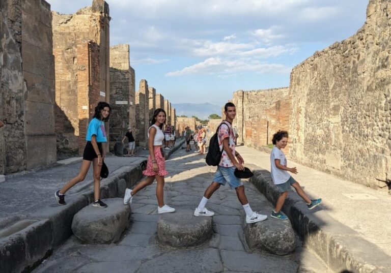 Life at Pompeii: private tour with priority access - What You’ll See and Experience