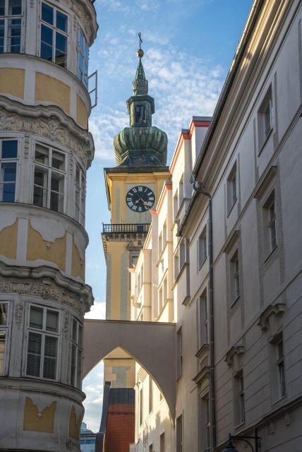 Linz Exploration: Private Walking Tour with Local Guide - Analyzing the Value