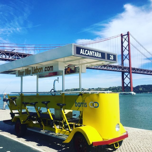 Lisbon: 1-Hour Beer or Sangria Bike Sightseeing Tour - Drinks, Music, and Atmosphere