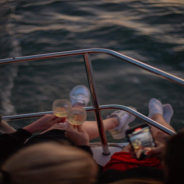 Lisbon 2 Hours Sailing Day Tour and Cruise With Drinks - What It’s Like Onboard