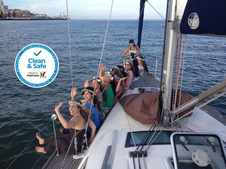 Lisbon 2H Private Tour by SAILBOAT / SAIL or POWER CATAMARAN - Real Experiences & Authentic Feedback