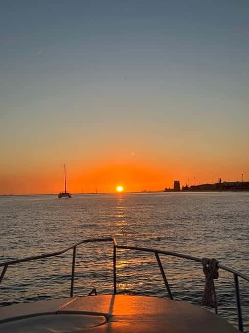 Lisbon: Boat Tour with a Drink in a motor boat - Who Should Consider This Tour?