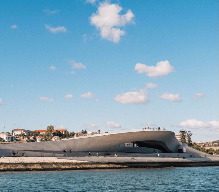 Lisbon: Brunch on Board a Beautifull Catamaran Private - FAQ