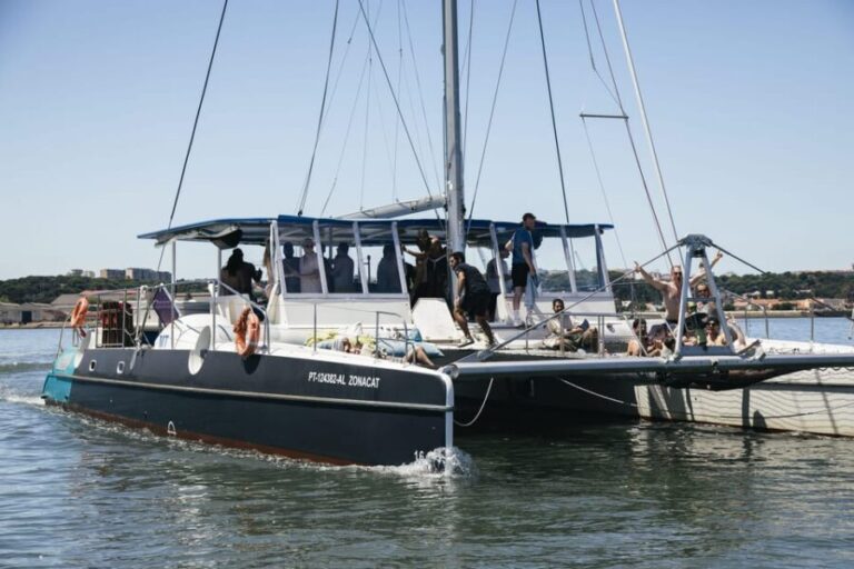 Lisbon: Catamaran Boat Party with Music, Open Bar & Dives - Key Points