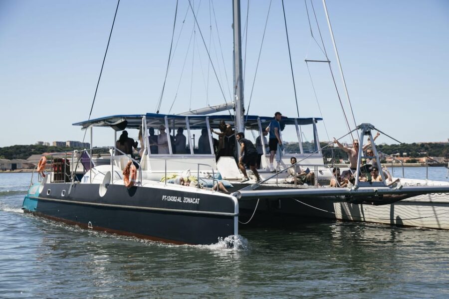 Lisbon: Catamaran Boat Party with Music, Open Bar & Dives - Key Points