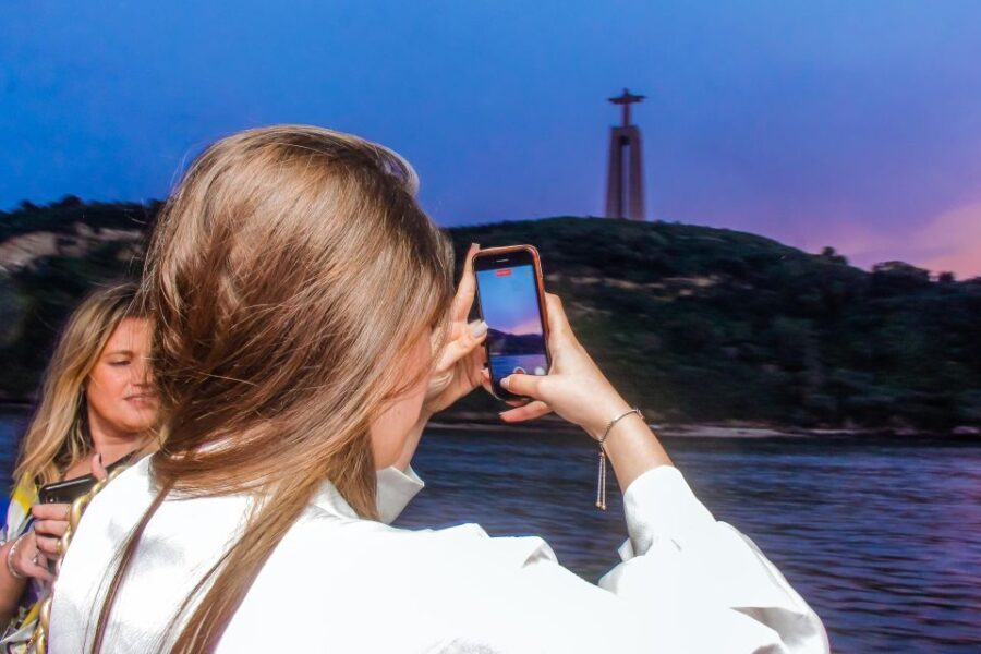 Lisbon: Disco Night Cruise with DJ and Open Bar - Who Will Love This Cruise?