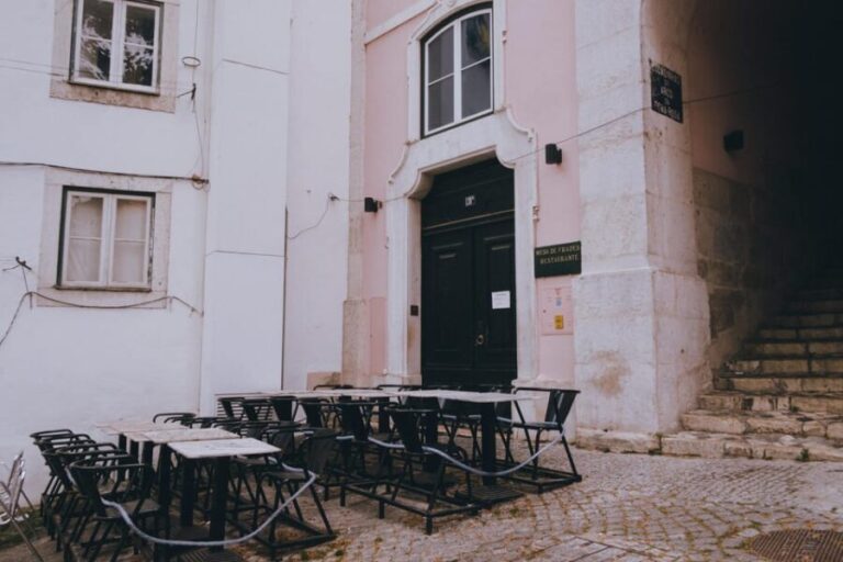 Lisbon: Fado Night with Dinner in a Typical Fado House - Dining Experience in a Historic Setting