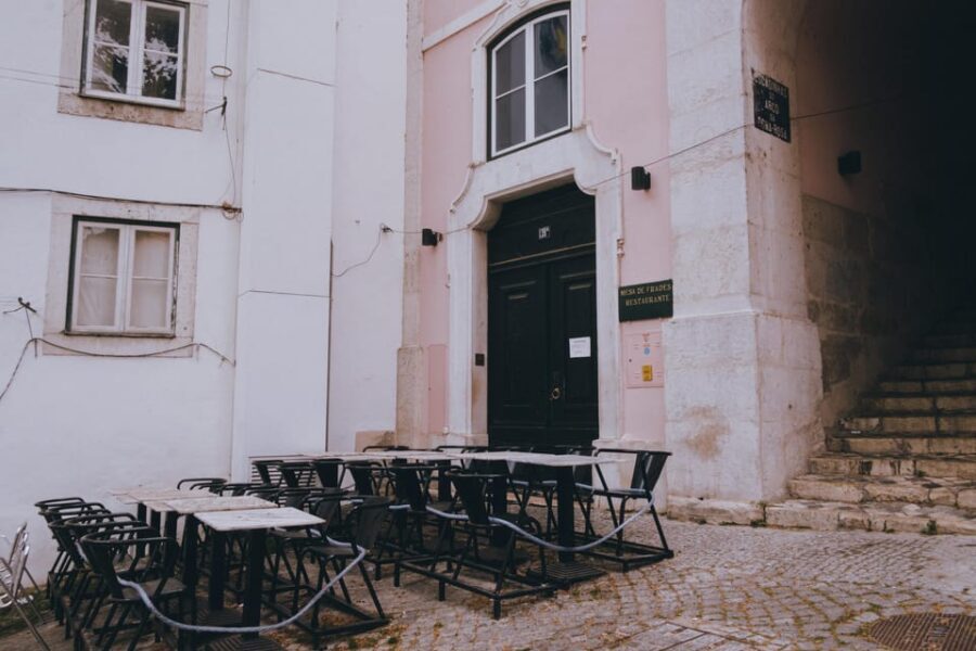 Lisbon: Fado Night with Dinner in a Typical Fado House - Dining Experience in a Historic Setting