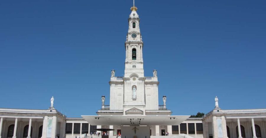 Lisbon: Full-Day Tour of Fátima, Batalha, Nazaré, and Óbidos - What’s Included and What’s Not