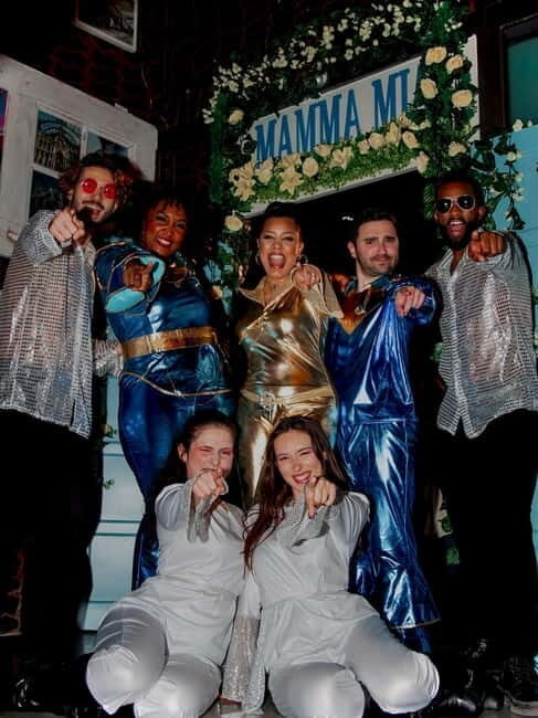 Lisbon: Mamma Mia Station Dinner Show with Drinks - The Details of Your Evening
