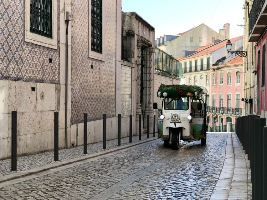 Lisbon: Old City Standard Private Guided Tour by Tuk-Tuk - Who Is This Tour Best For?